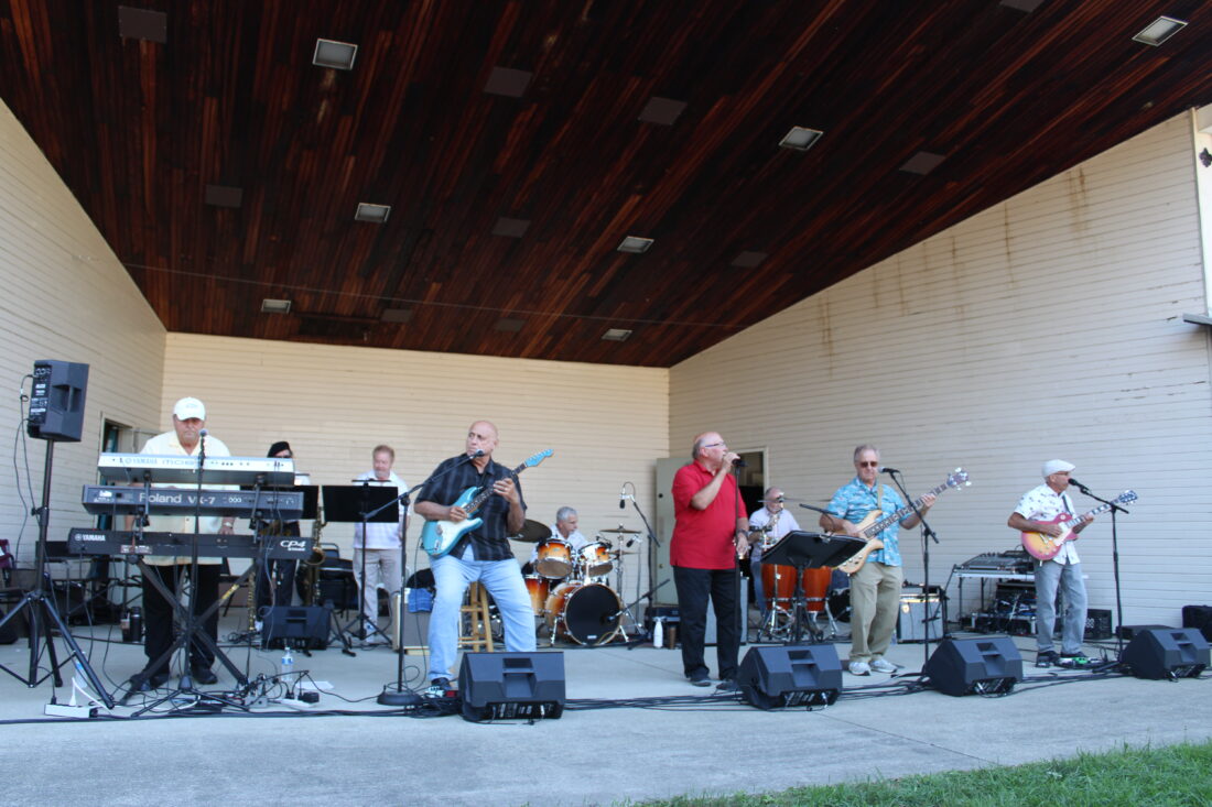 Summer Concert Series holds Salem High School Alumni Night | News ...